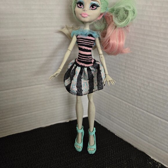 monster high | Toys | Htf G Monster High Love Is Scaris Rochelle Goyle ...